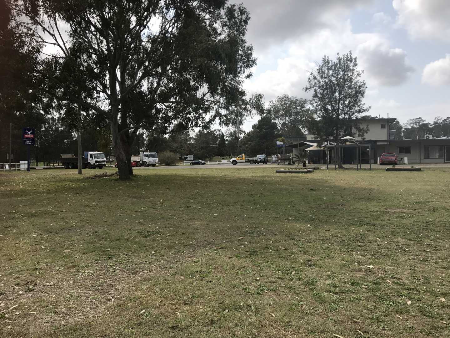 Pub Stay: Hotel Motel 5 - Camps Australia Wide