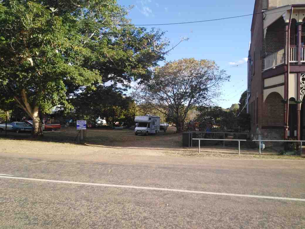 Freedom Camp at the Railway Hotel, Ravenswood Queensland - Camps ...