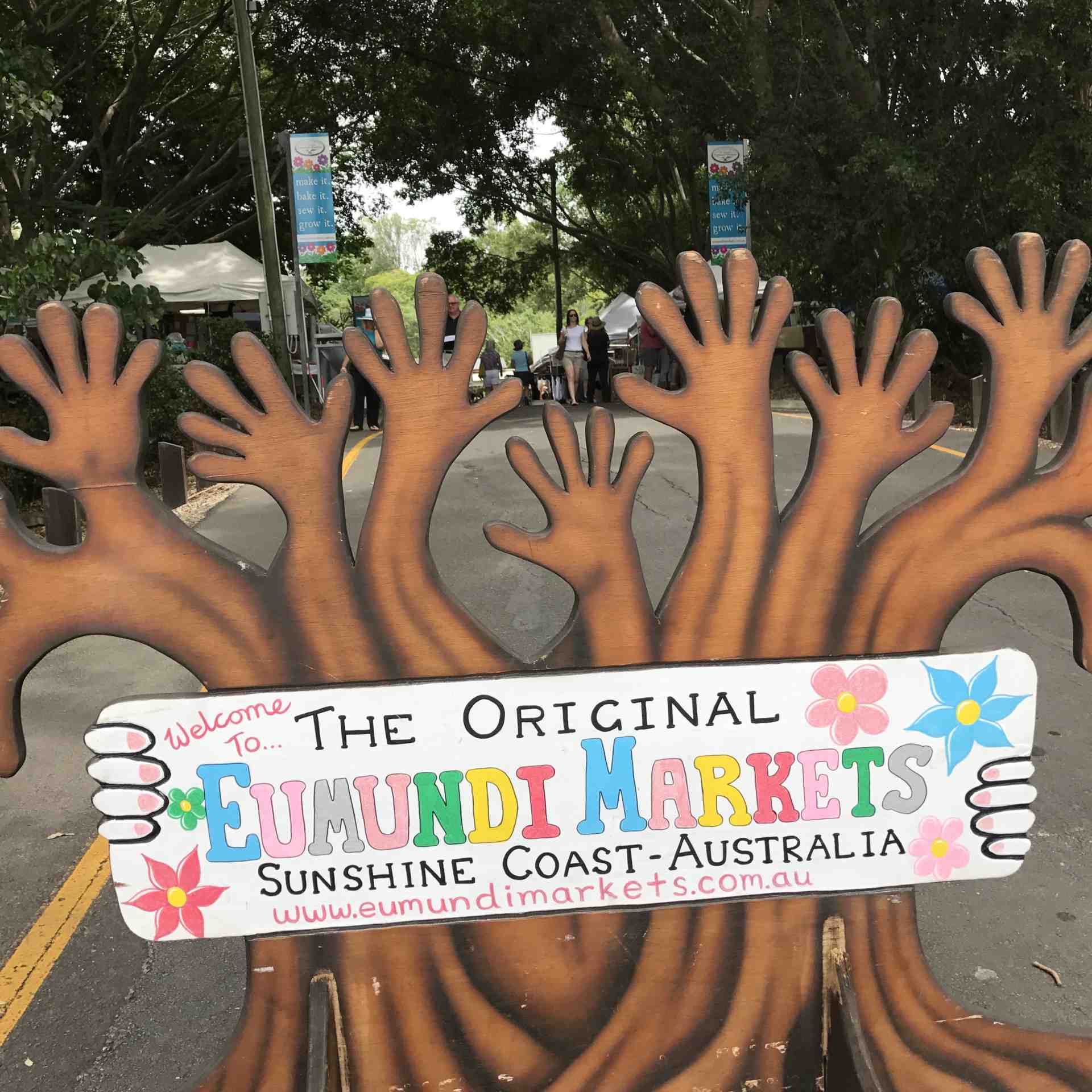 Camp beside a famous QLD market - Camps Australia Wide