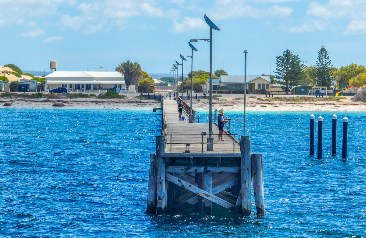 Australia's only fully off grid caravan park: Fowlers Bay, South ...