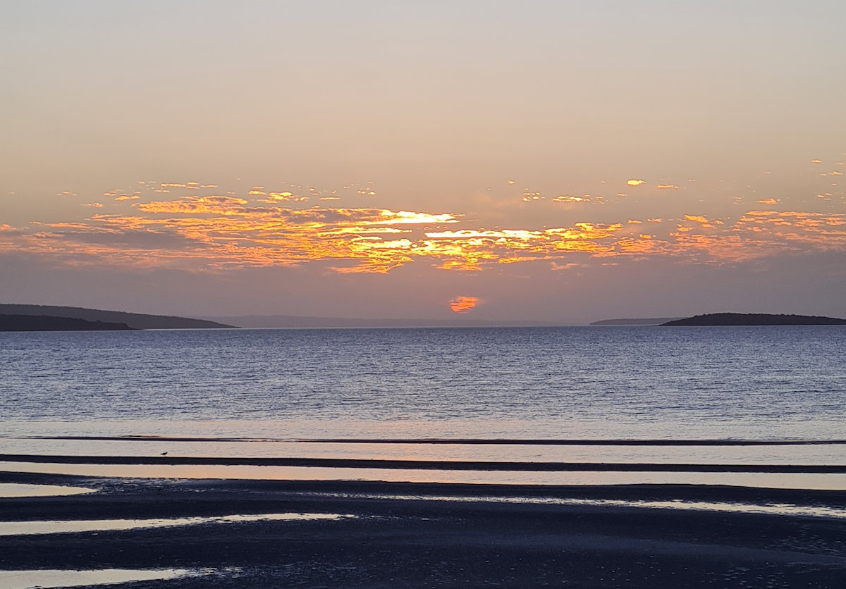 Swim, fish and camp at Engine Point, Lincoln National Park, South ...