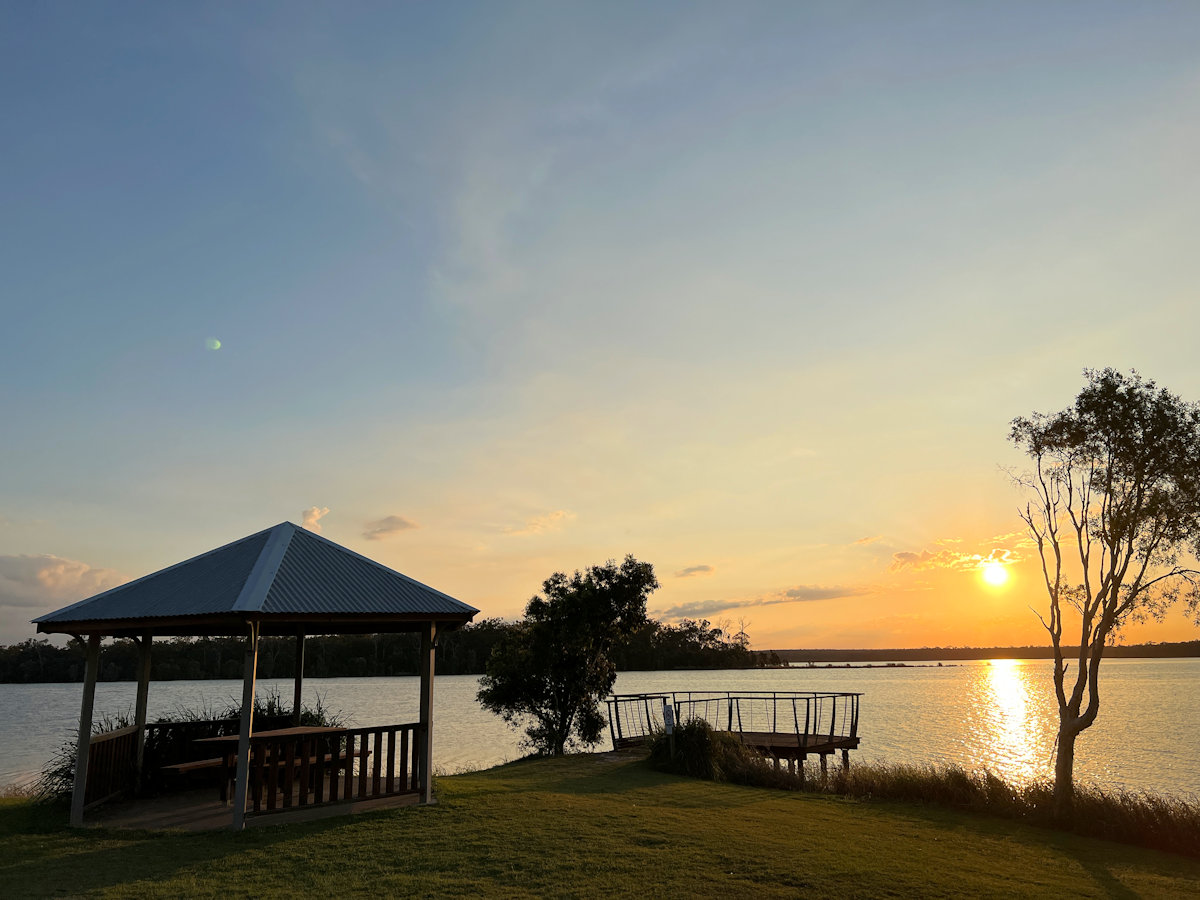 Ahh the serenity at Lake Lenthall, near Maryborough, Queensland - Camps ...