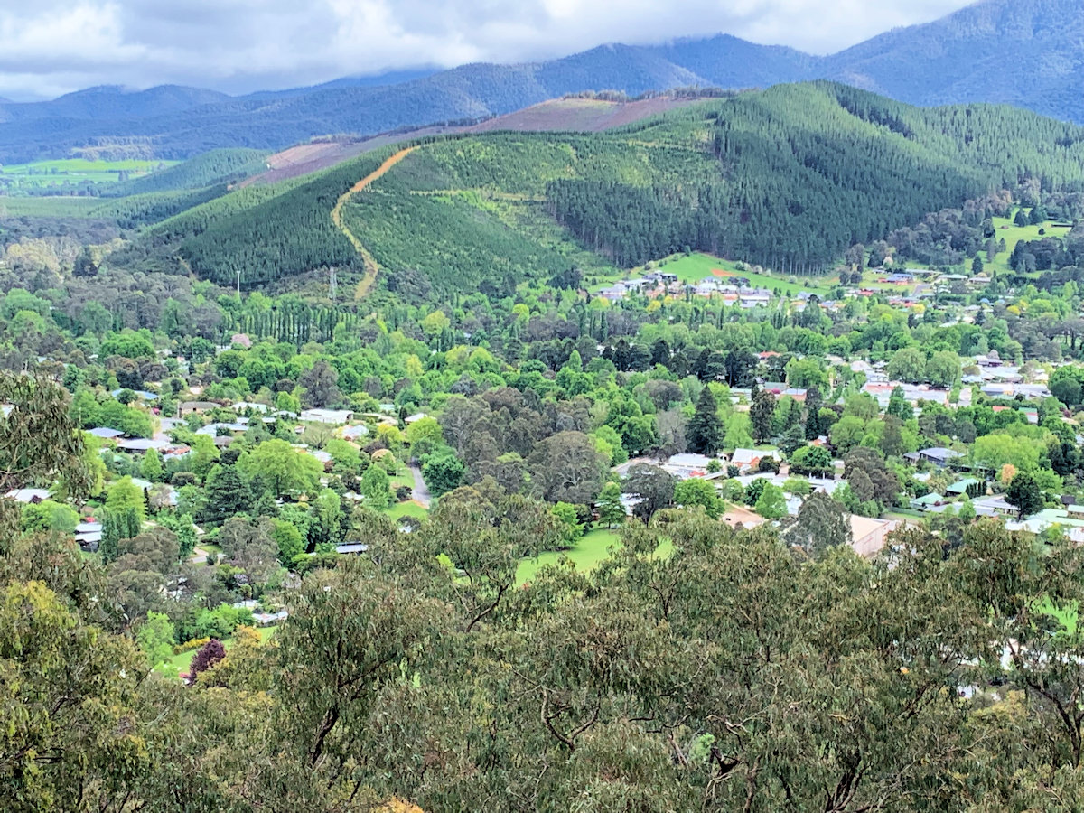 One of the prettiest places in Australia - Bright, Victoria - Camps ...