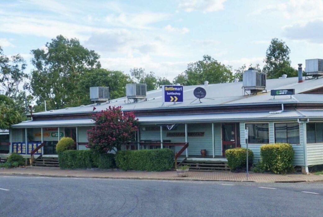 Leichhardt Hotel Pub stay in Taroom, QLD - Camps Australia Wide