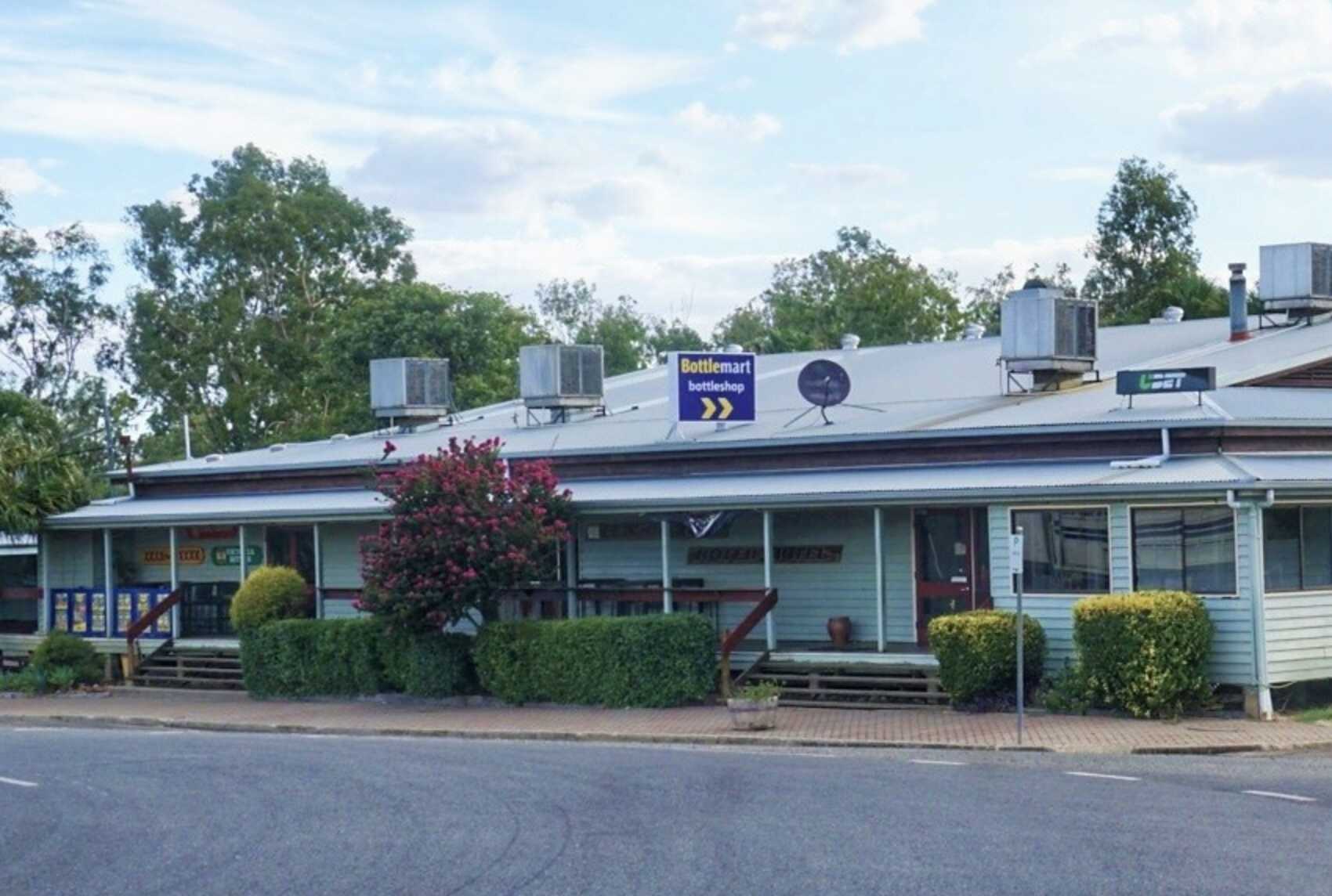 Leichhardt Hotel Pub stay in Taroom, QLD - Camps Australia Wide