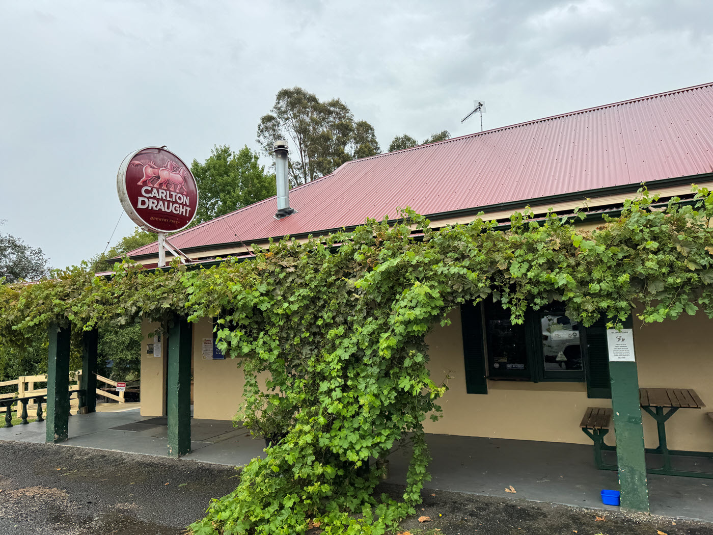 Take this epic pub crawl camping the Upper Murray River! - Camps Australia Wide