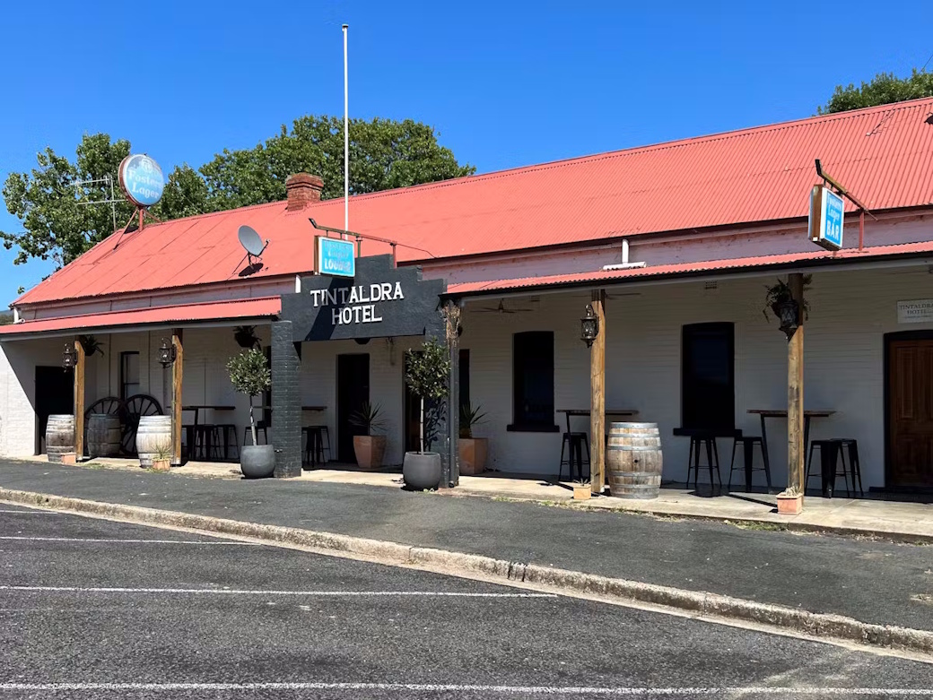 Take this epic pub crawl camping the Upper Murray River! - Camps ...