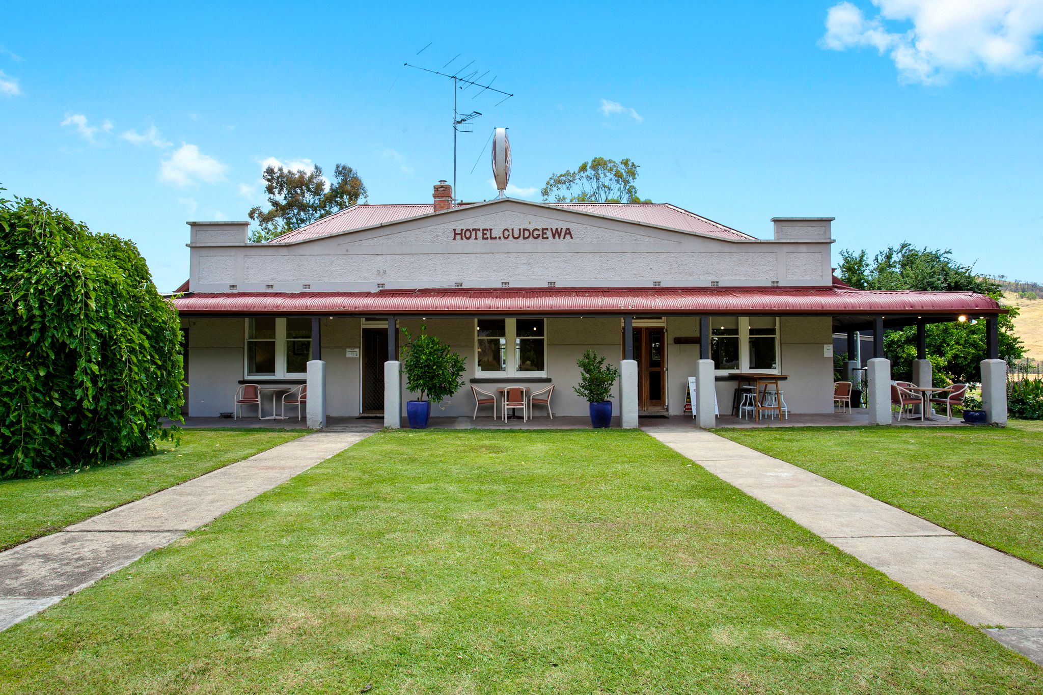 Take this epic pub crawl camping the Upper Murray River! - Camps ...